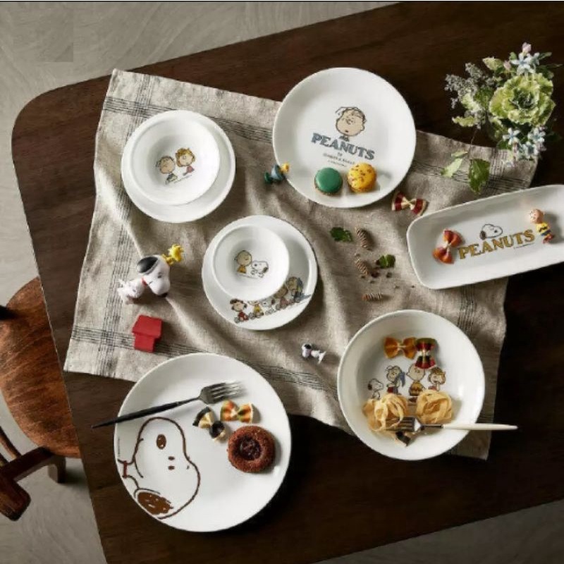 CORELLE SNOOPY Friends Edition Round Plate 2pc Set (21.6cm ...