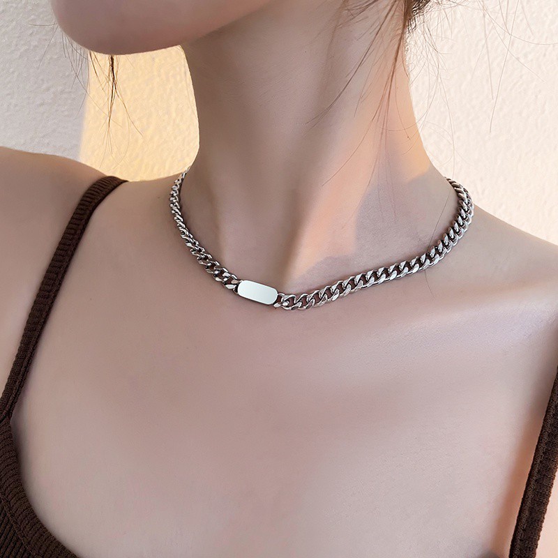 Korean version of short ins niche design sense cold wind titanium steel ...