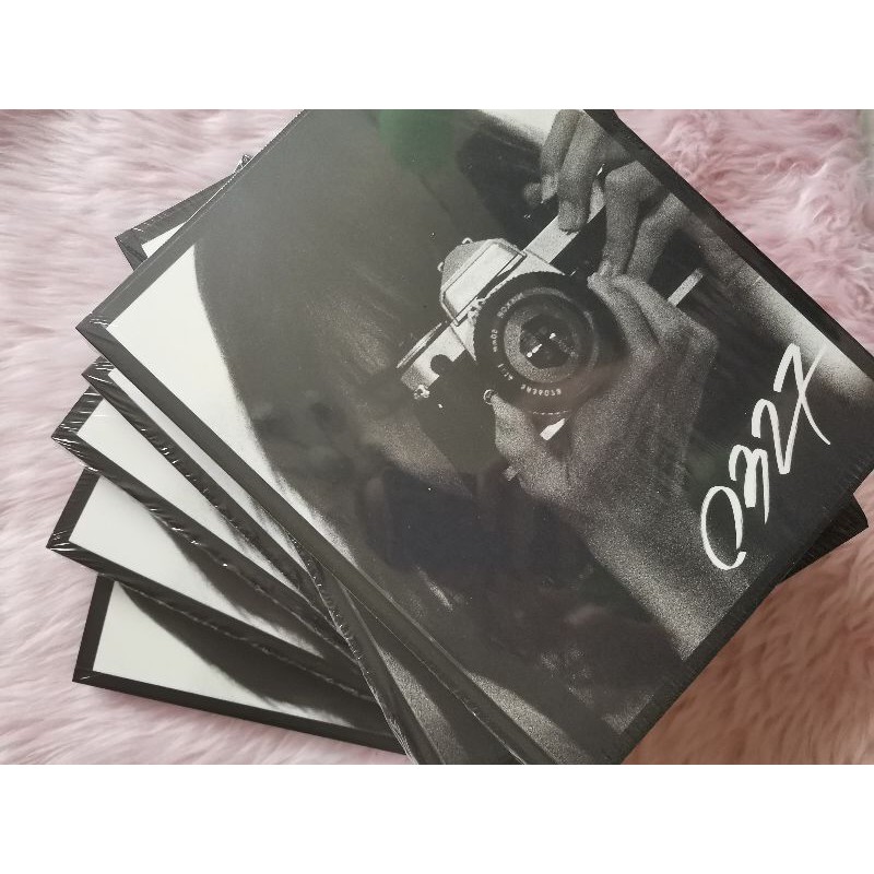 Lisa photobook limited edition 0327 | BeeCost