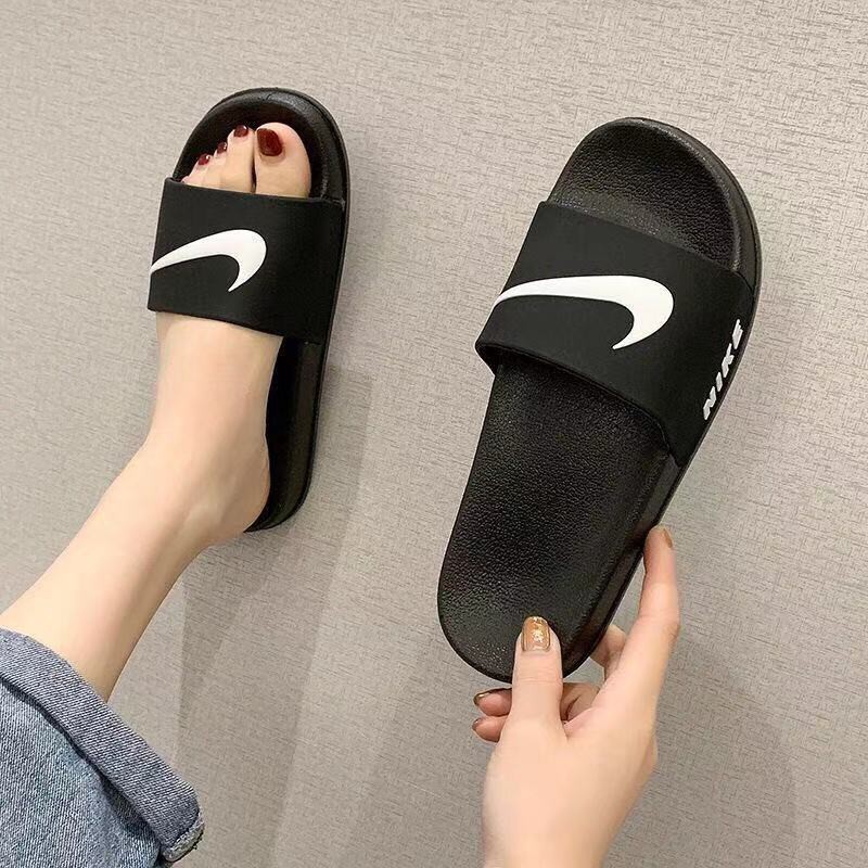 Tsinelas ng babae, tsinelas at tsinelas, tsinelas, bahay ng tag-init ng ... Tsinelas ng babae, tsinelas at tsinelas, tsinelas, bahay ng tag-init ng ...
