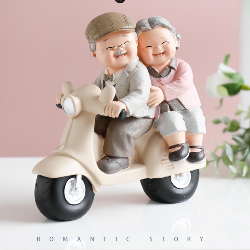 Romantic Old Couple Figurines Miniature Home Decor Happy Couple ...