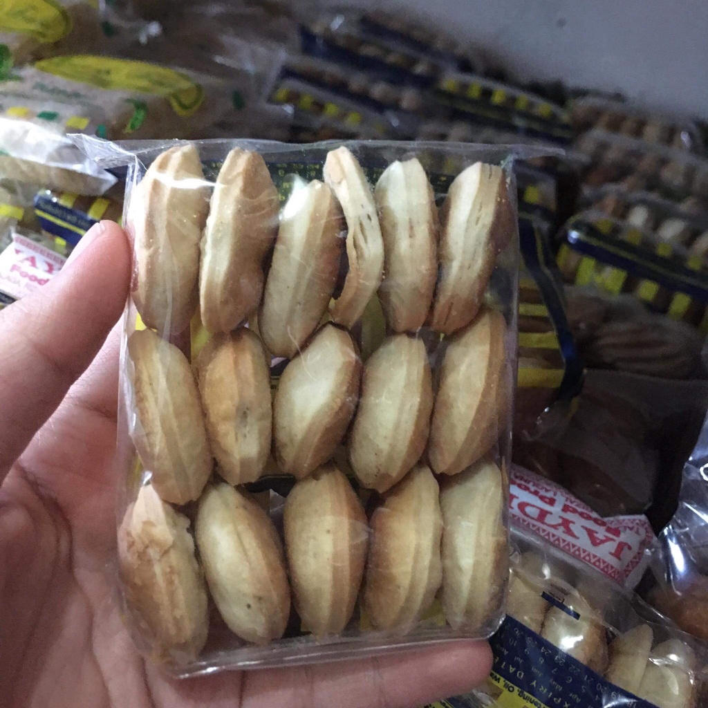 Paborita (Round Biscuit) 3 PACKS FOR 20 PESOS | Shopee Philippines
