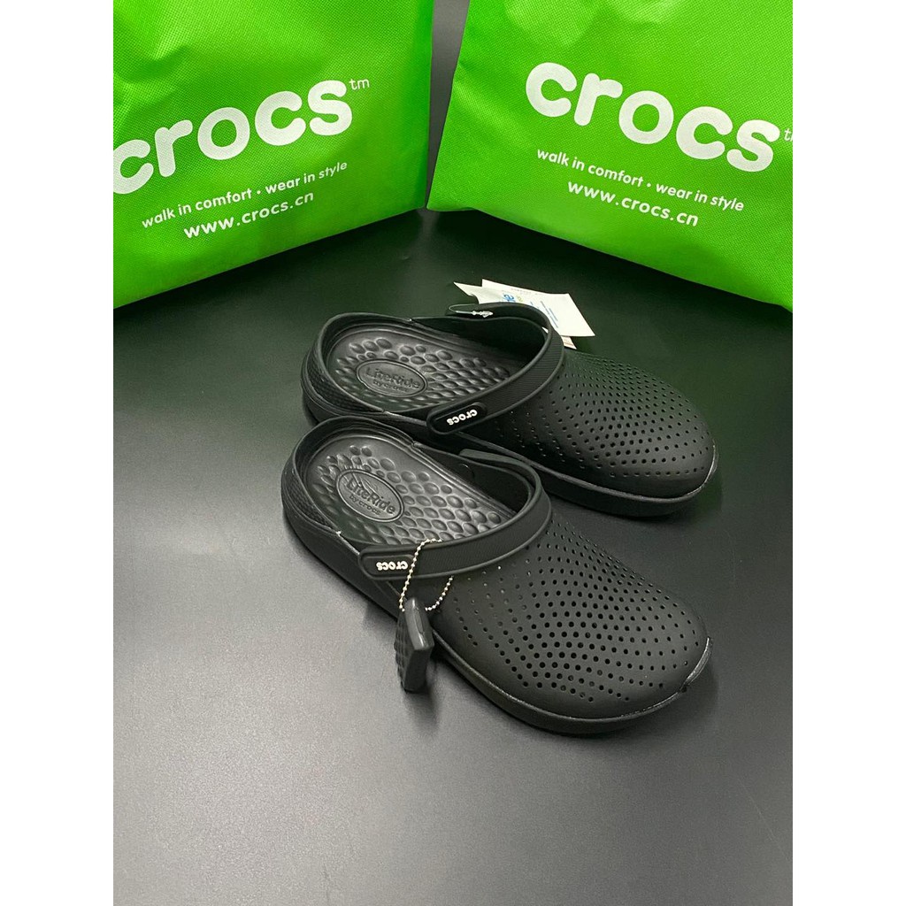 crocs Crocs Lite Ride Clogs All black for men and women with ecobag ...