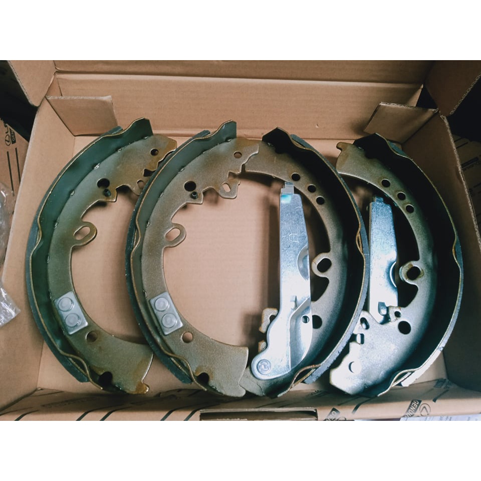 Brake Shoe 04495-0k120/ 04495-0K020 Toyota Fortuner 2005-2016 Hilux ...