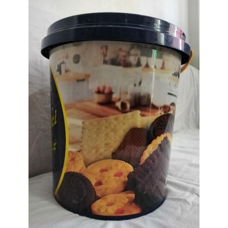 Rebisco Maxi Mix in a Bucket | Shopee Philippines