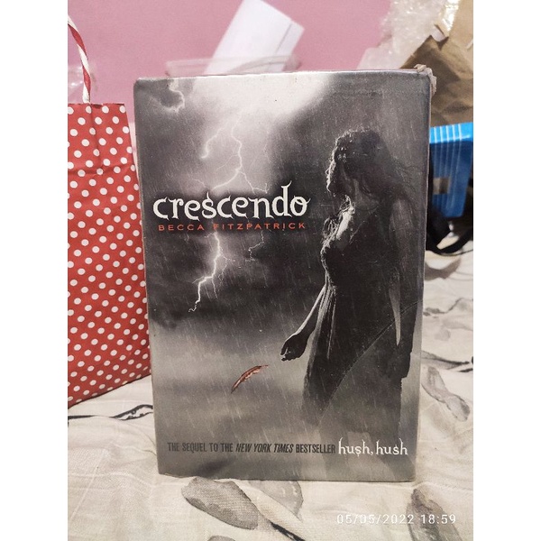 HARDCOVER Crescendo (Hush Hush Saga) by Becca Fitzpatrick | Shopee ...