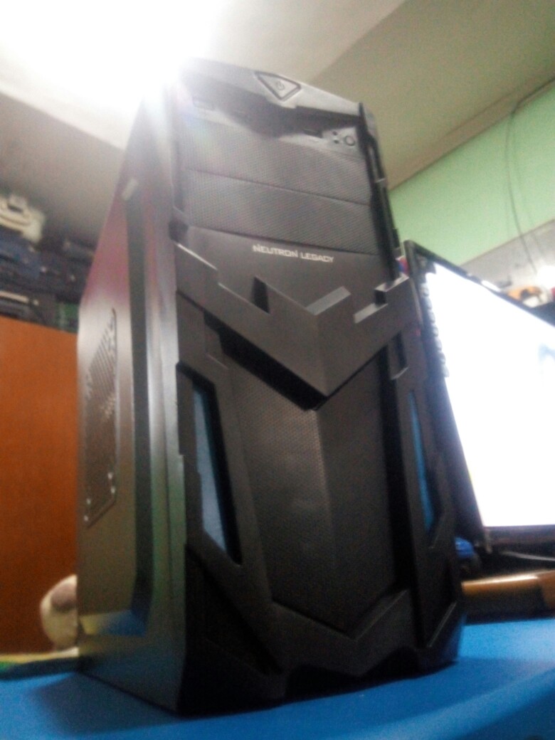 CPU CASE FULL ATX NEUTRON LEGACY GAMING CASE WITH 700WATT PSU and 120mm ...