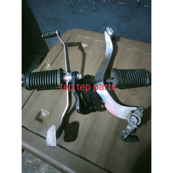 SUZUKI STOCK FOOTREST ORIG FOR RAIDER 150 SUZUKI | Shopee Philippines