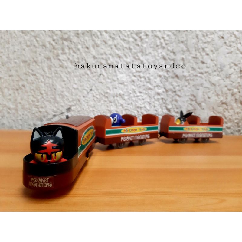 POKEMON MOTORIZED TRAIN SET TAKARA TOMY WITH POKEMON MINIS INCLUDED ...