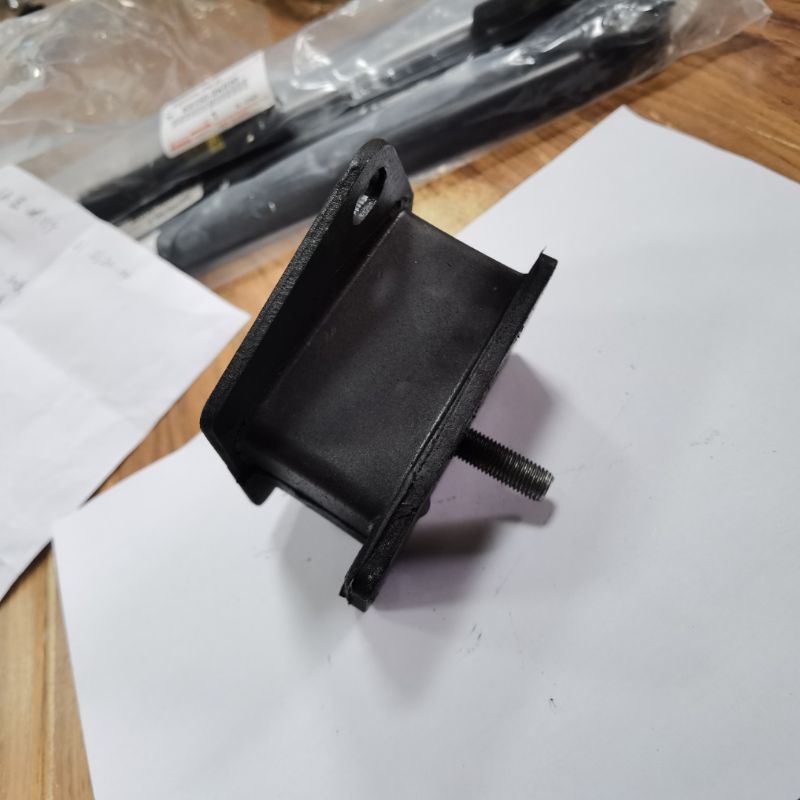 Engine Support Mitsubishi L300 L200 Galant Montero 4D56 MB 006605 ...