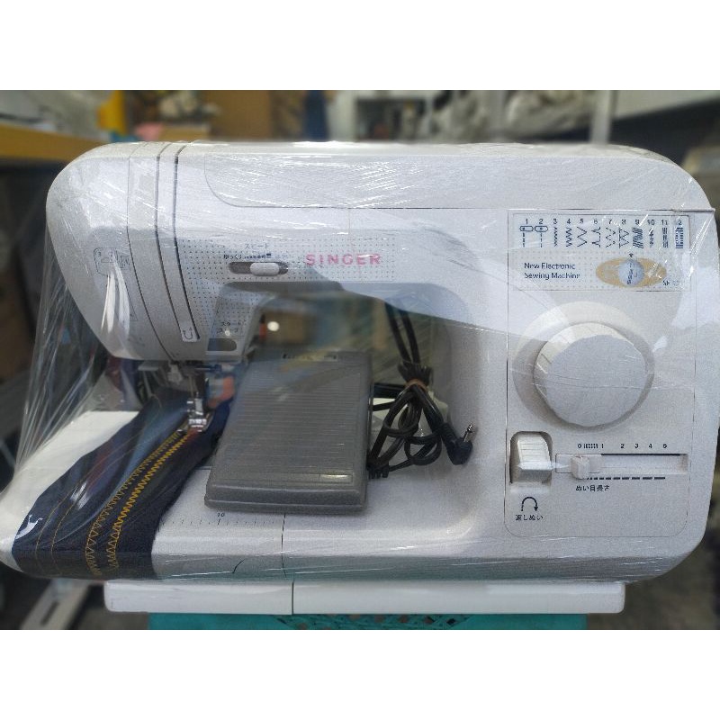 Singer Sewing Machine (dual operated push button and foot control ...