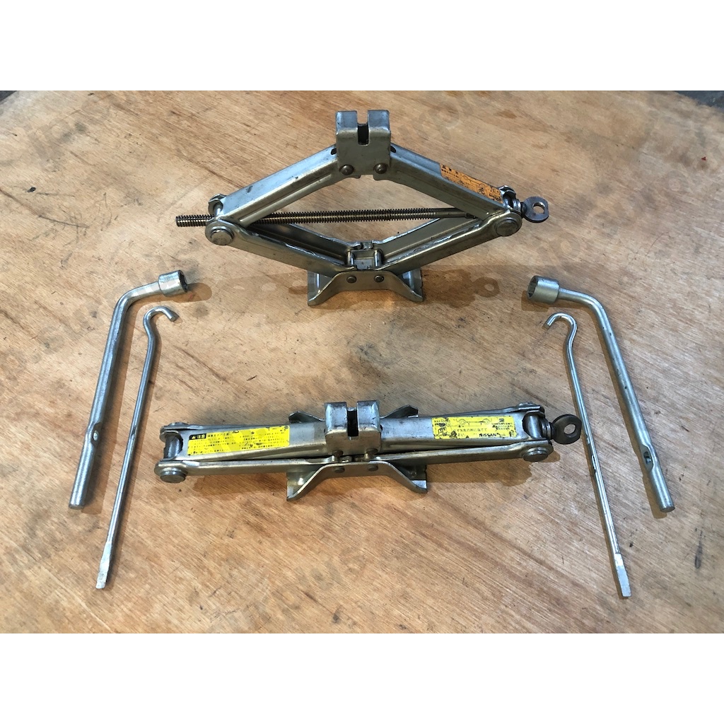 Japan Surplus Nissan Mechanical Scissor Jack with Handle | Shopee ...