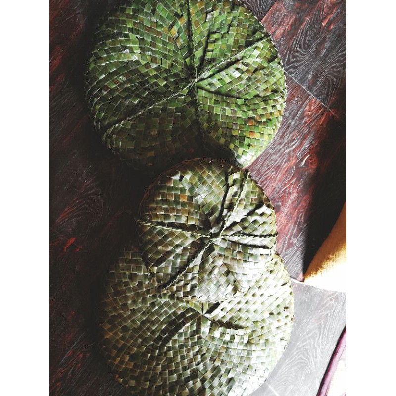 Bilao for Pansit/ Pizza Box 10" using Pandan Leaves | Shopee Philippines