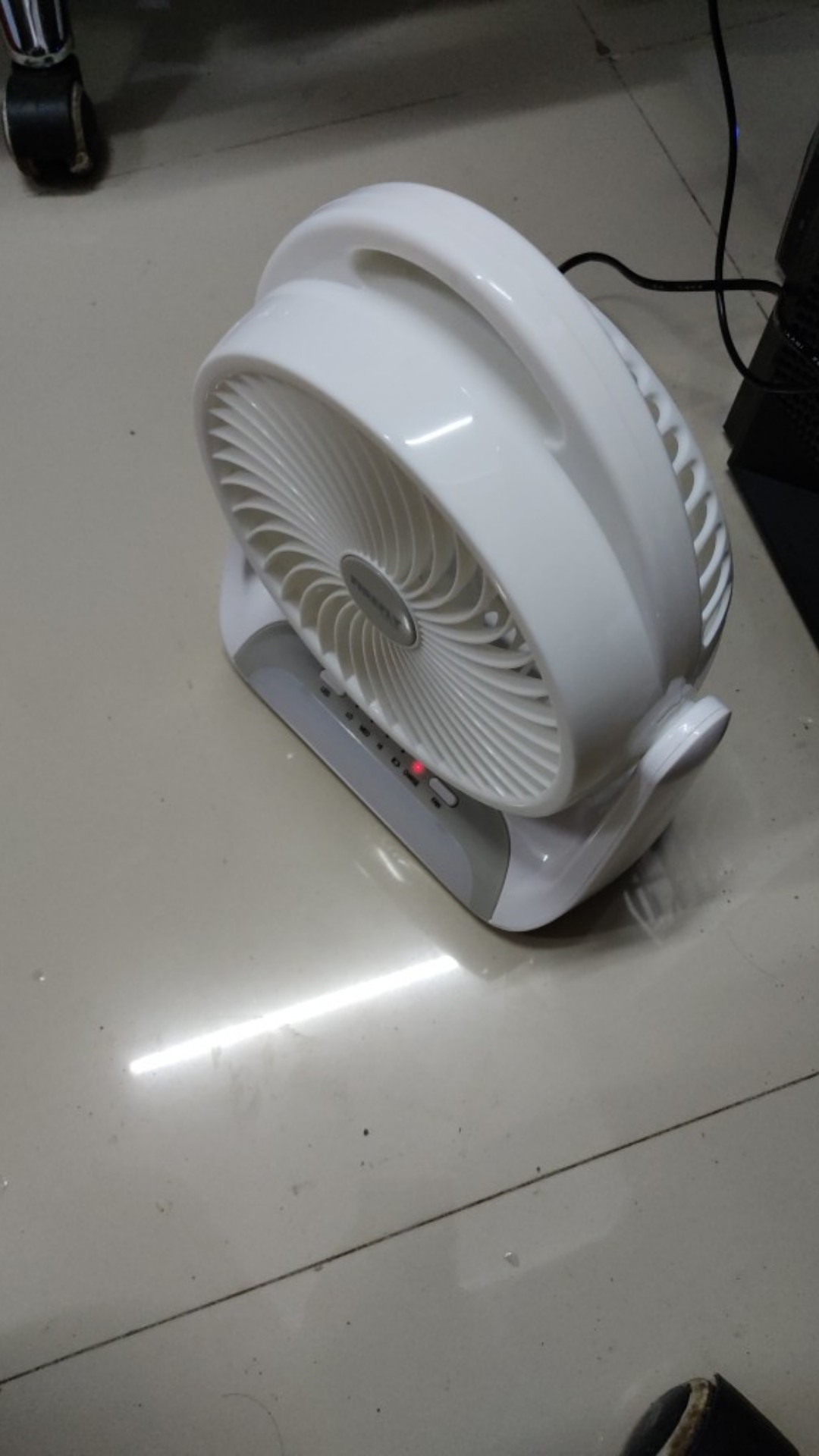 Firefly Mini Table Fan with Built-in Dimmable Emergency Light - FEL628 ...