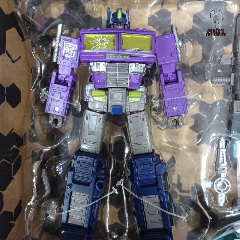 Transformers Shattered Glass Optimus Prime & Ratchet 2 pack WFC-GS17 presyo ₱7,200