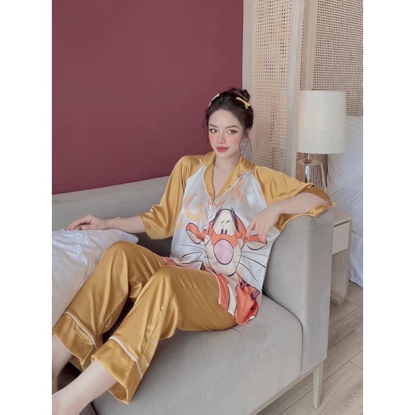 The outfit about two super cute models | Shopee Philippines