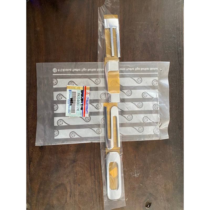 Original 100% Mitsubishi FUSO Canter Logo Emblem - UniTop