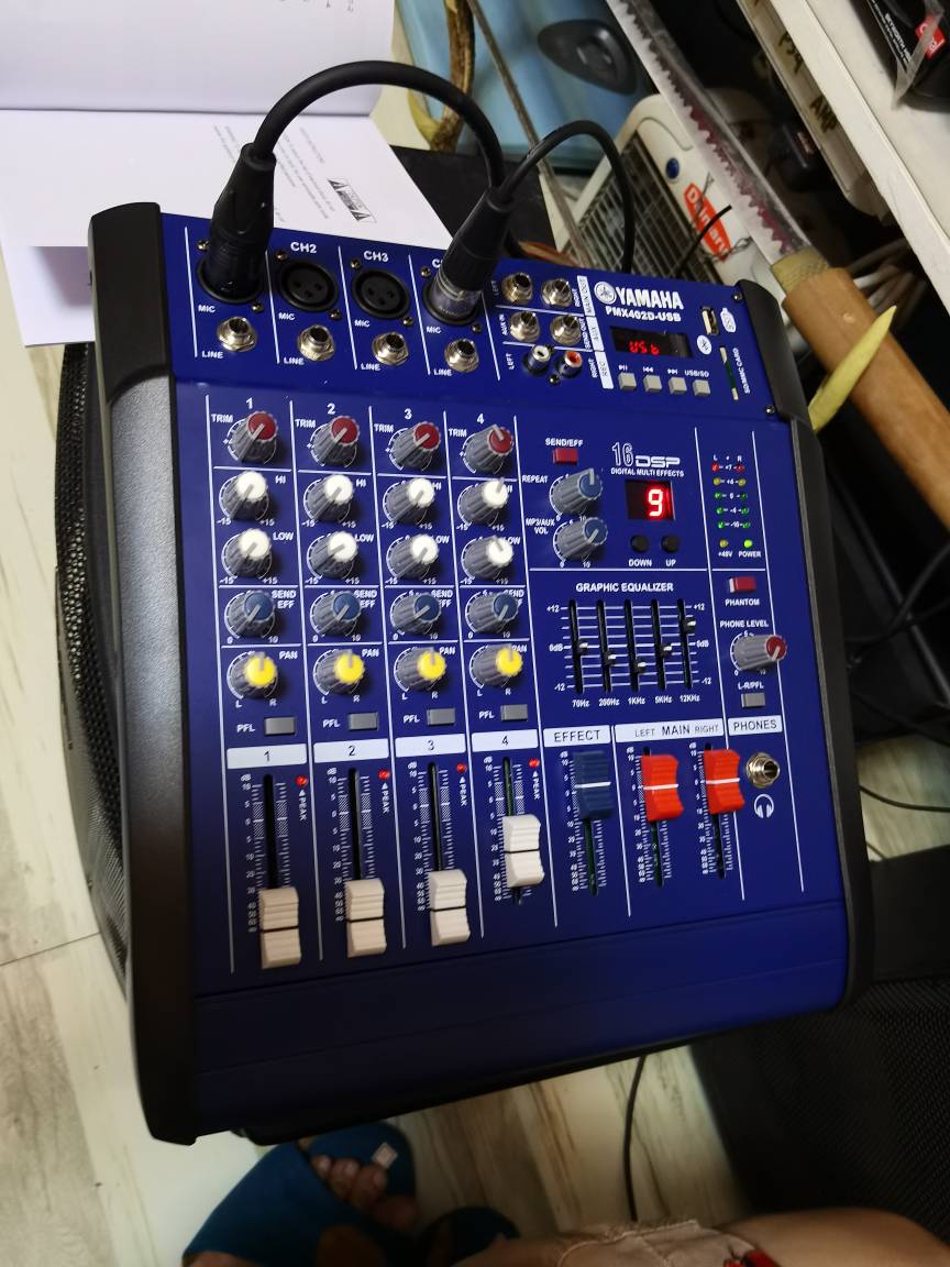 Professional PMX402DU 4-Channel Powered Mixer With Built-in