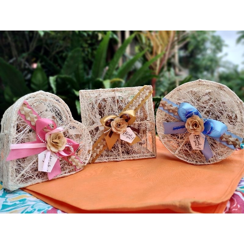 Abaca Box Gift Set 6*6*3 w/mini Brush & Mirror & keychain for any ...