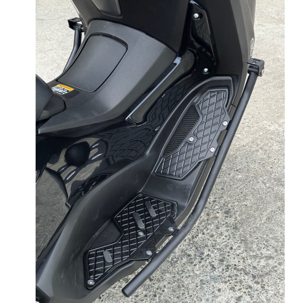 NMAX CRASH GUARD W/ FOOT MATTING - UniTop