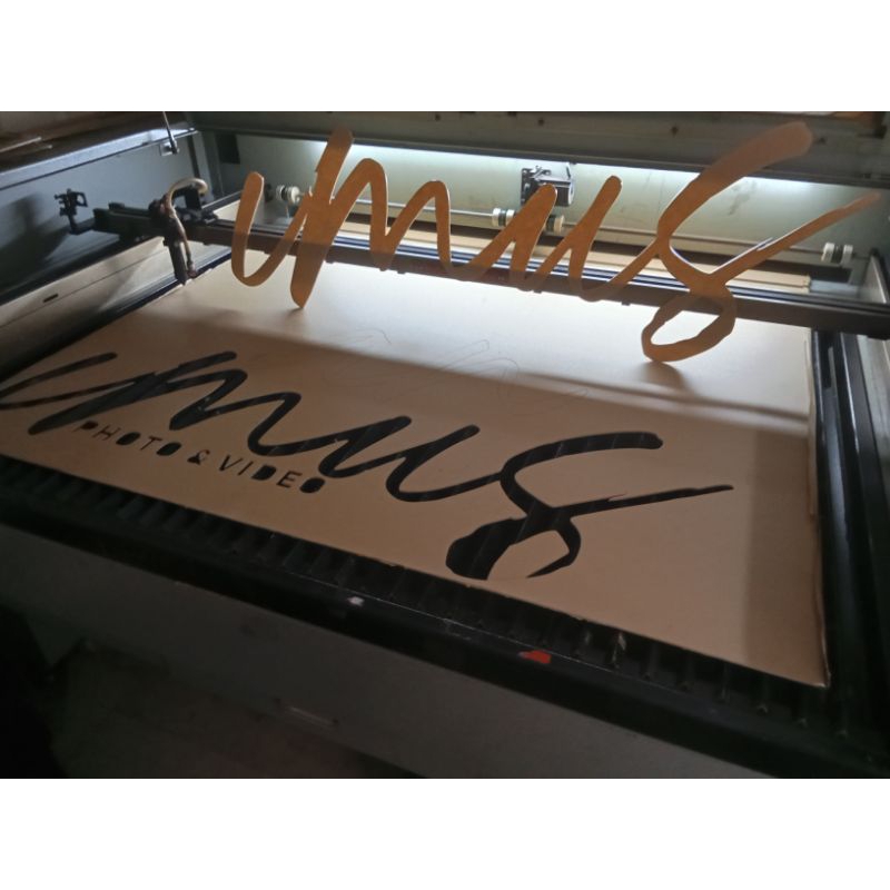 acrylic-laser-cutting-services-unitop