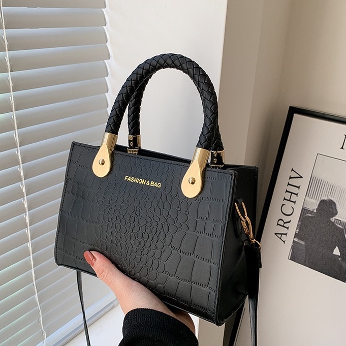 B0184 Versatile Women's Handheld Bag New Fashion Shoulder Bag Mesh Red ...