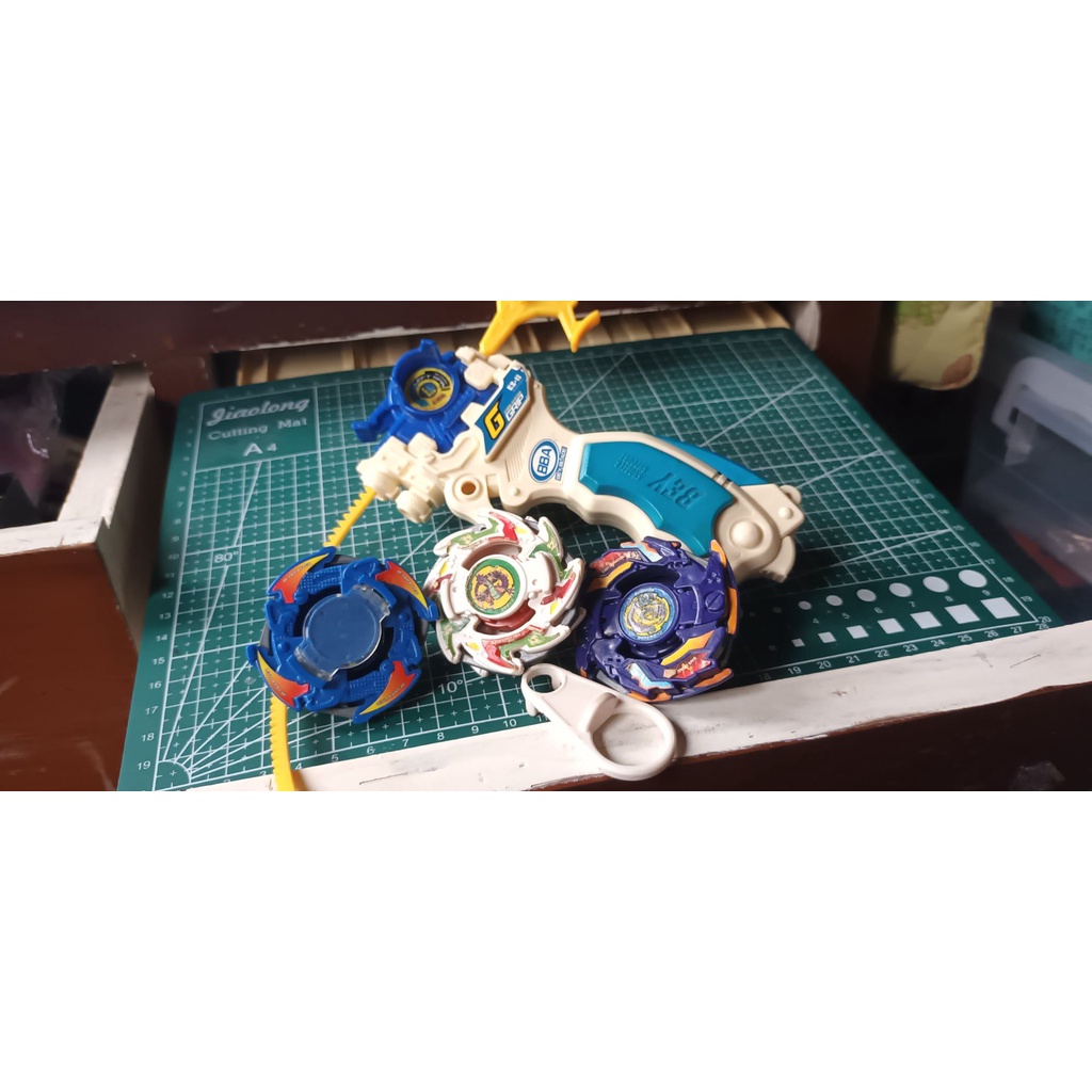 Authentic Takara Tomy Master Dranzer, Gaia Dragoon V, and Dragoon G ...