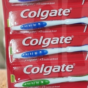 Colgate Classic Deep Clean Toothbrush (Medium) BUY 5 GET 1 FREE ...