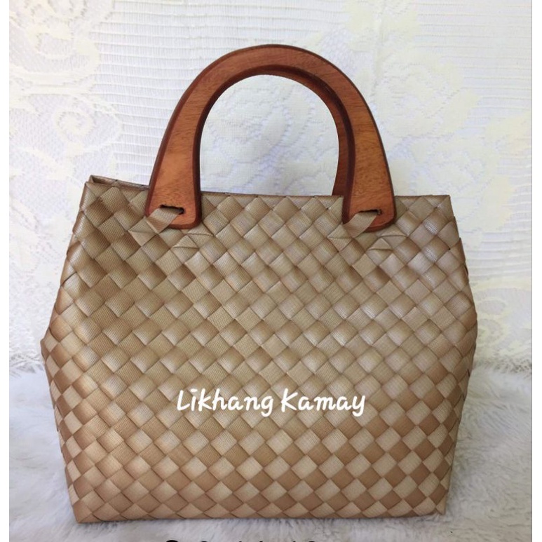 Likhang Kamay Bayong Bag Hard with wooden handles with zipper | Shopee ...